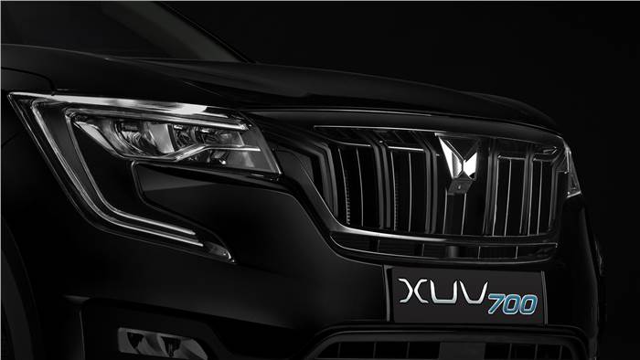Mahindra XUV700 VS Mahindra XUV 7X0 - What's Different? » MotorOctane