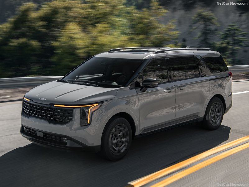 Luxury Innova Hycross Rival Coming Soon - Gets 2 Sunroofs! » MotorOctane