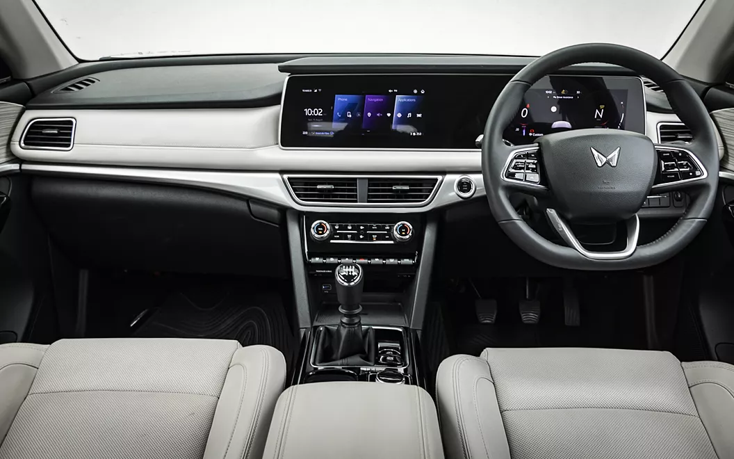 Mahindra XUV700 Facelift Launching This Year? » MotorOctane