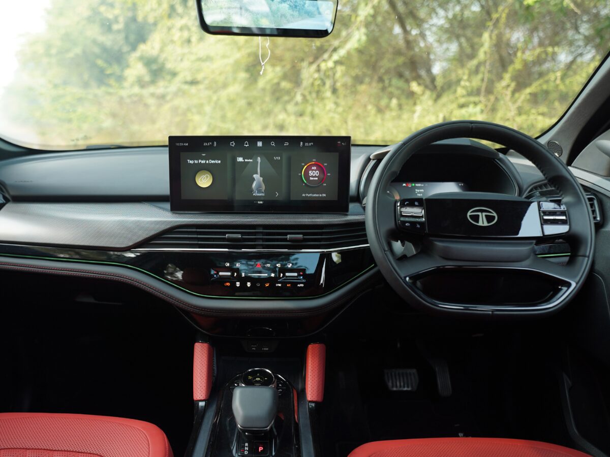 Upcoming Mahindra XUV 7XO VS Tata Safari - Features & Engine Compared ...